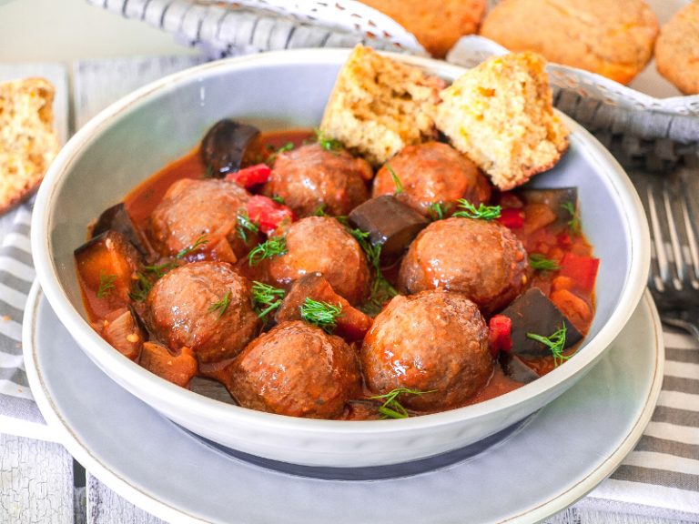 Meatballs in Eggplant and Bell Pepper Sauce | Fit Diary